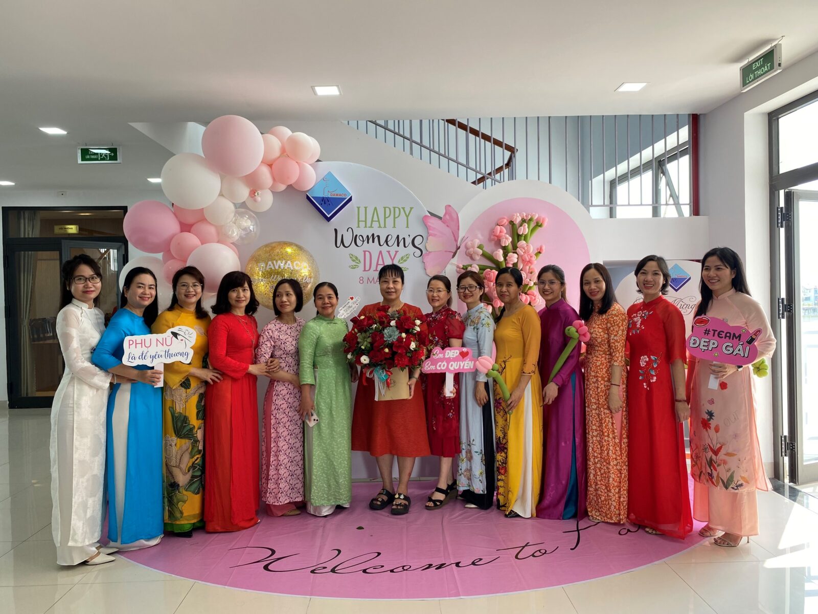 PHỤ NỮ LÀ ĐỂ YÊU THƯƠNG - Công ty cổ phần cấp nước Đà Nẵng - DAWACO